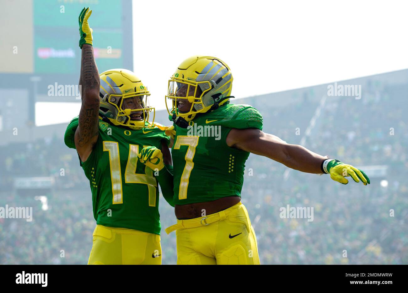 Oregon wide receiver Kris Hutson (14) and Oregon running back CJ ...