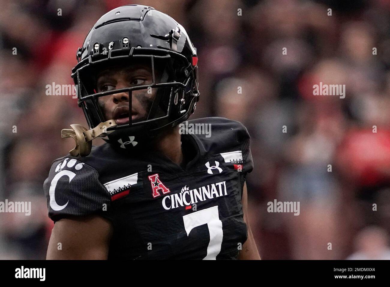 Cincinnati cornerback Coby Bryant (7) plays during the second half of ...