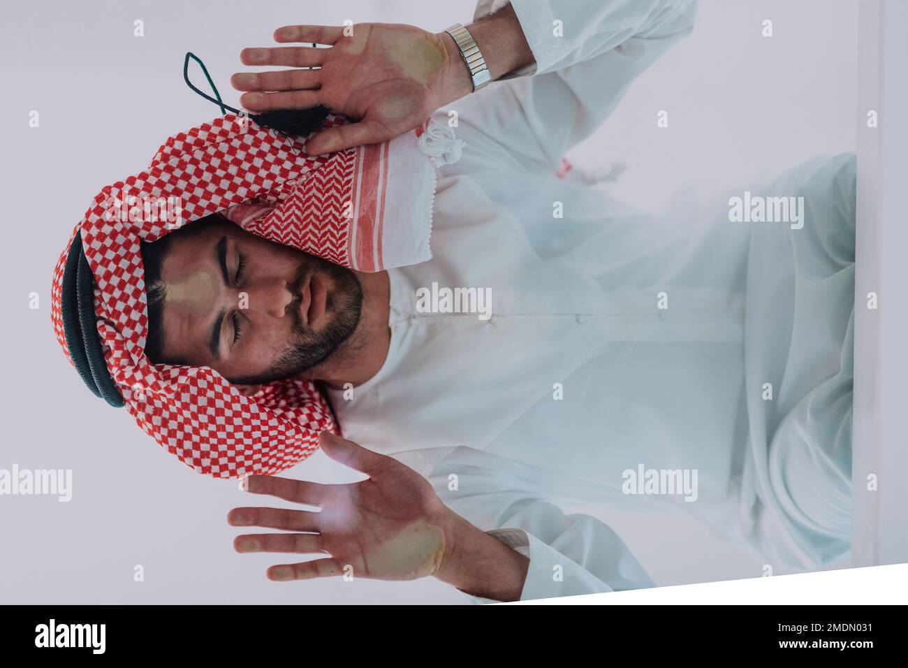 Sajdah hi-res stock photography and images - Alamy