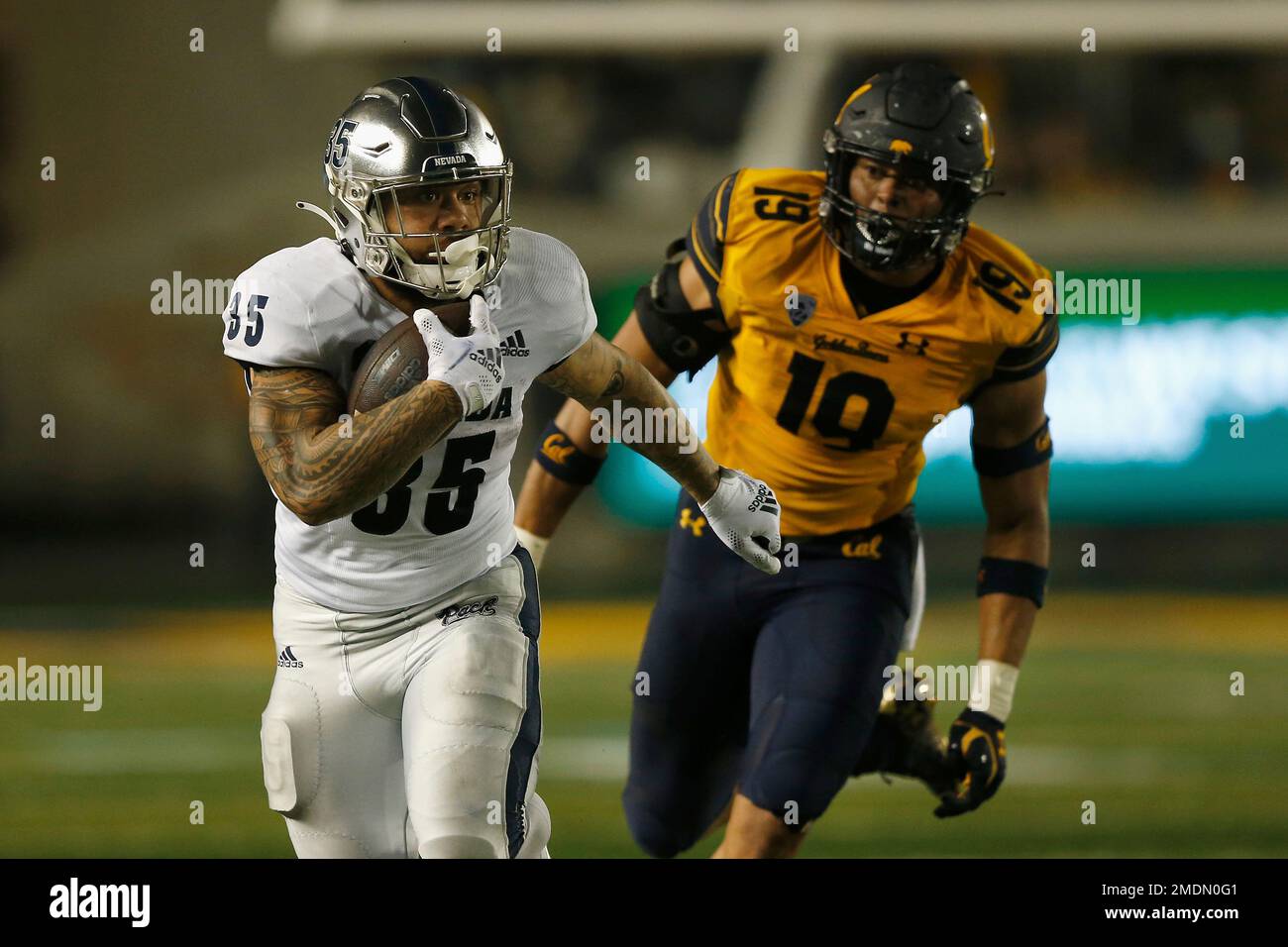 Nevada Wolf Pack running back Toa Taua (35) runs the ball against ...
