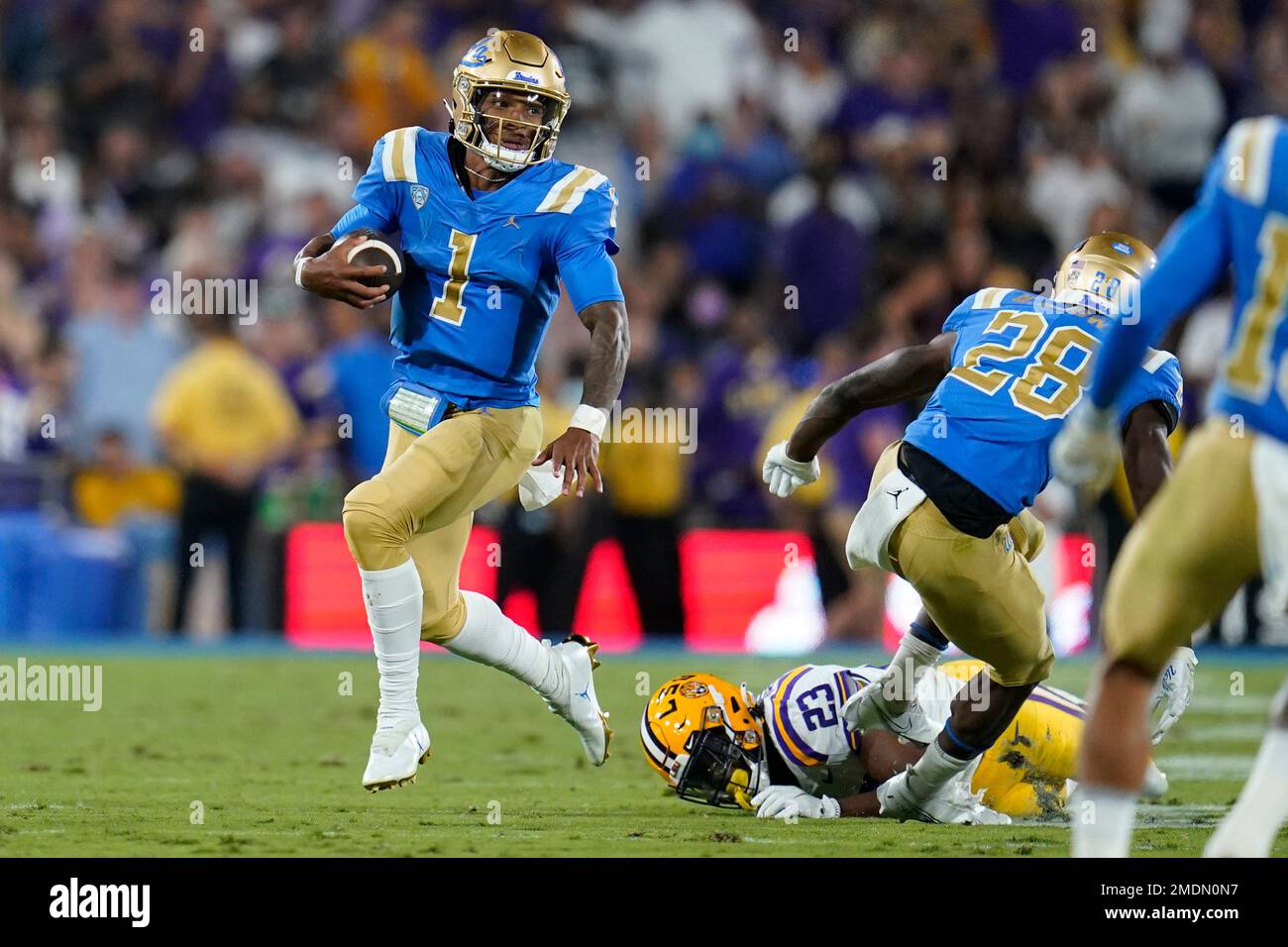 UCLA quarterback Dorian Thompson-Robinson (1) runs against LSU during ...