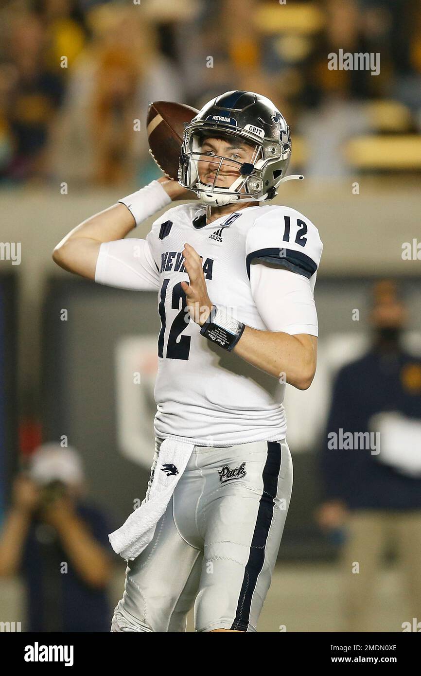 Nevada Wolf Pack quarterback Carson Strong (12) passes the ball in the ...