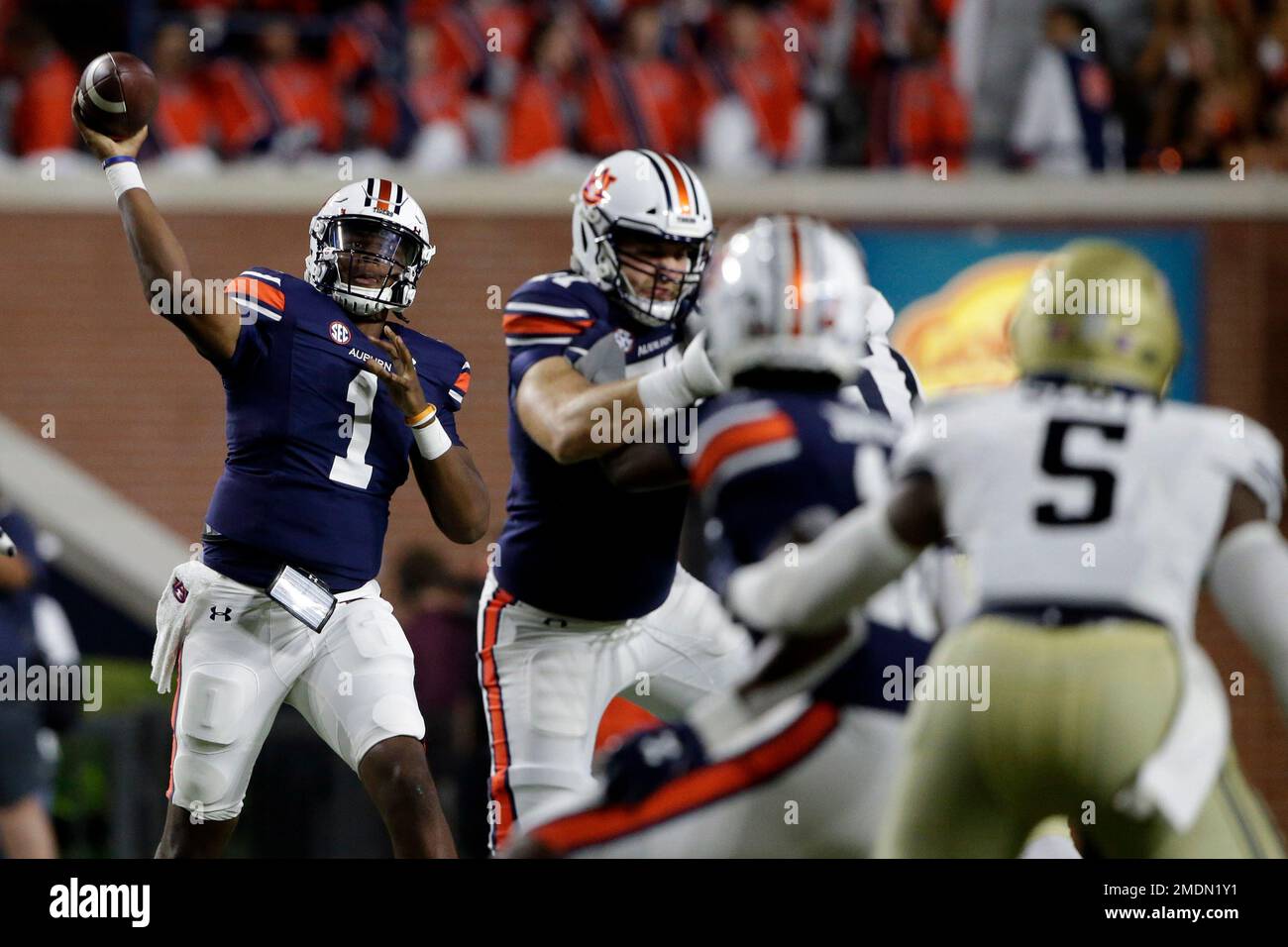 Auburn quarterback TJ Finley (1) throws a pass against Akron during the ...
