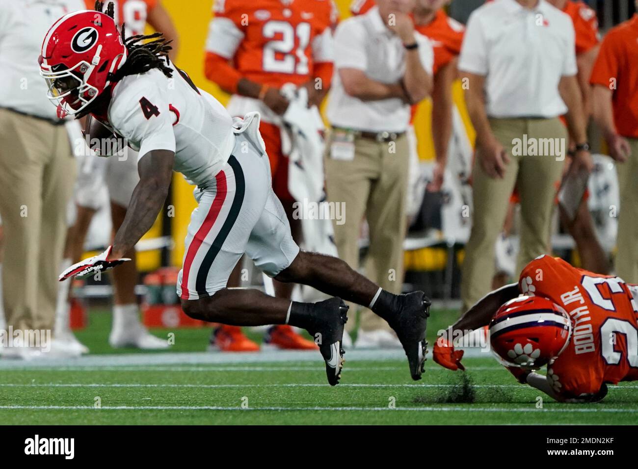 Georgia running back James Cook (4) is tackled by Clemson cornerback ...
