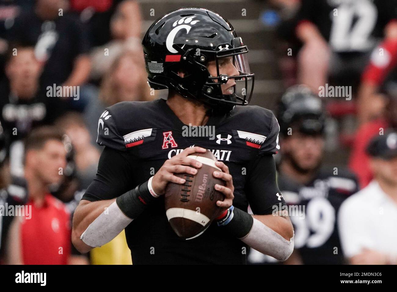 Cincinnati quarterback Desmond Ridder drops back for a pass during the ...