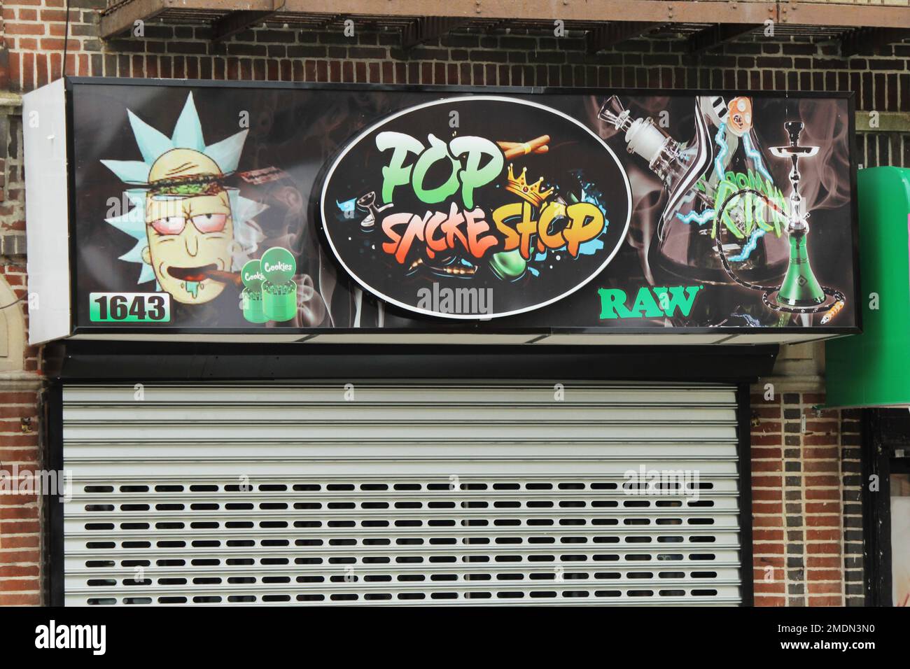 Marijuana graffiti hi-res stock photography and images - Alamy