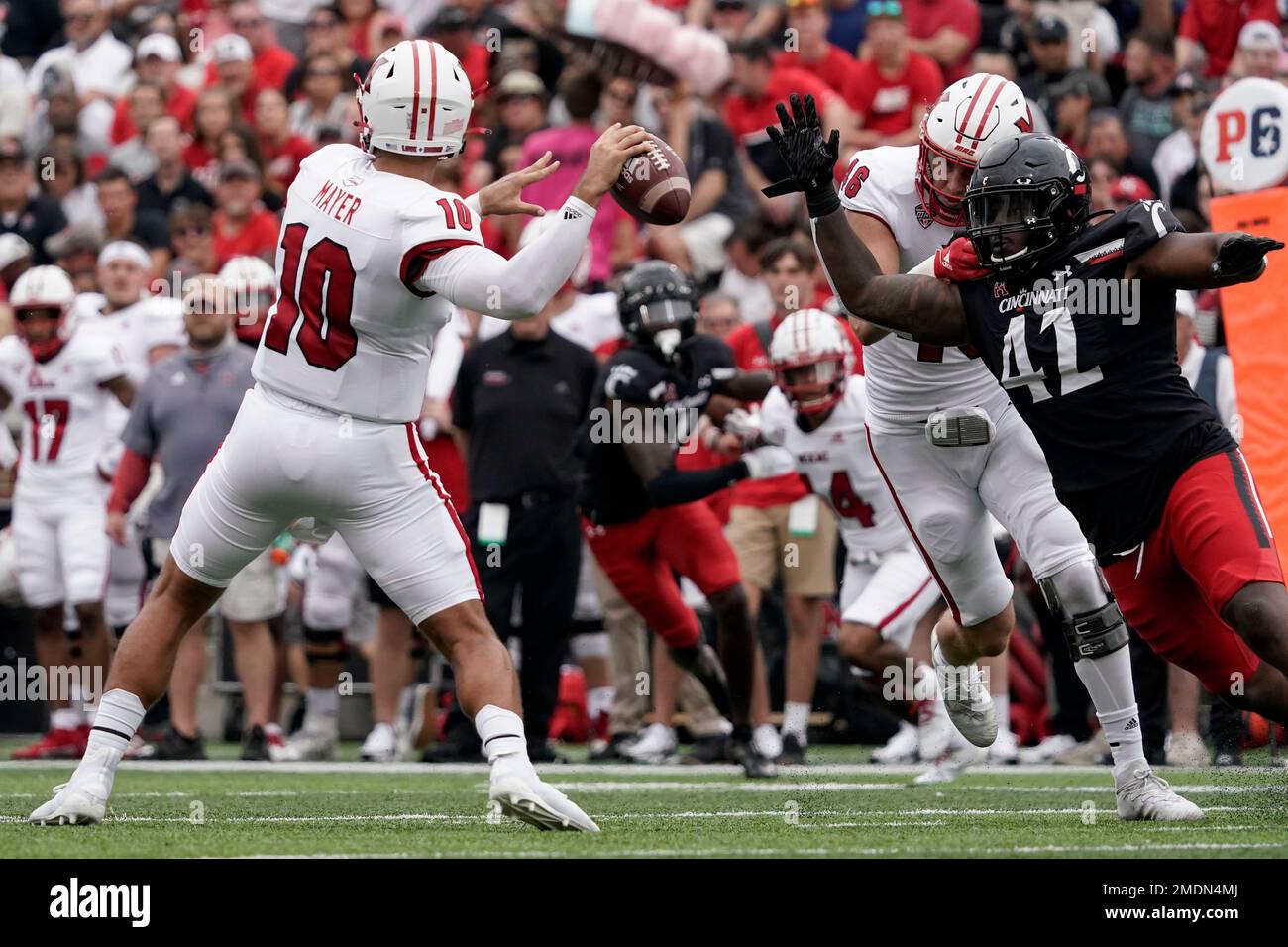 Cincinnati defensive lineman Malik Vann (42) pressures Miami (Ohio ...