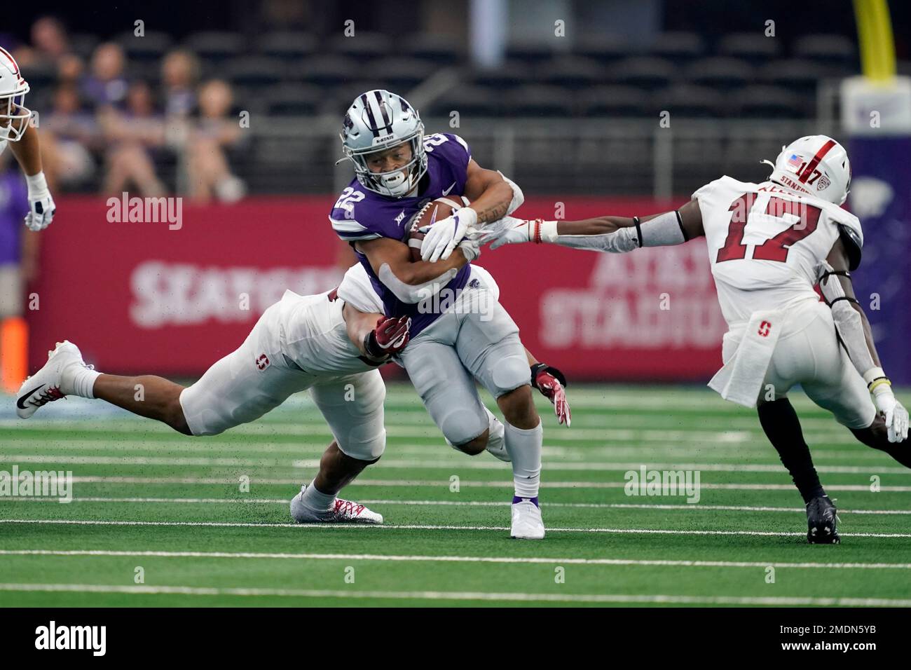 Kansas State running back Deuce Vaughn (22) carries the ball as ...