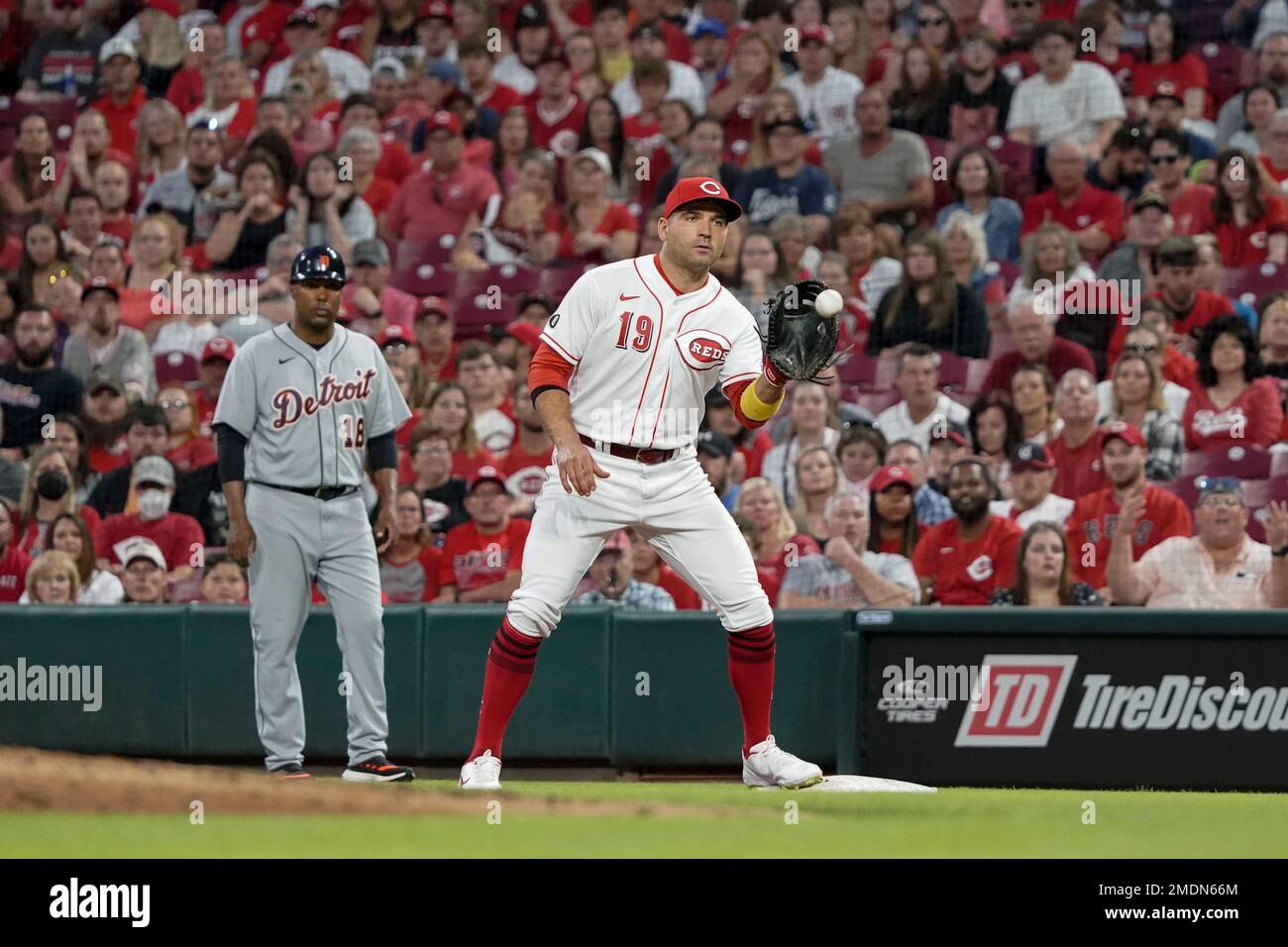 Cincinnati Reds first baseman Joey Votto (19) plays during a baseball ...
