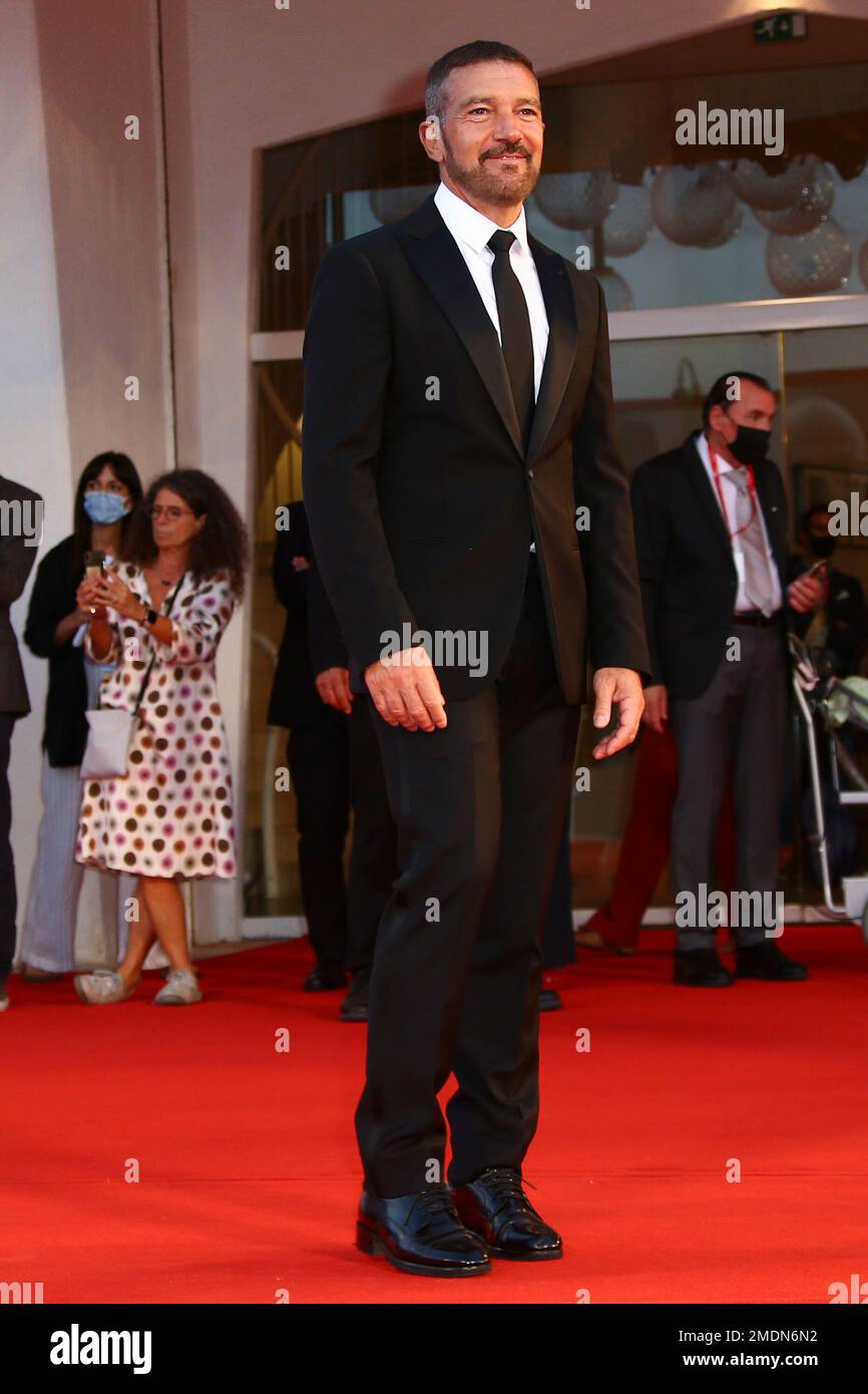 Antonio Banderas poses for photographers upon arrival at the premiere ...