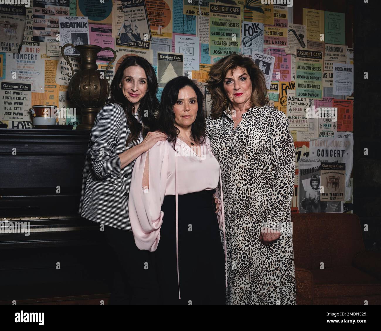 Marin Hinkle from left, Alex Borstein, and Caroline Aaron pose for ...
