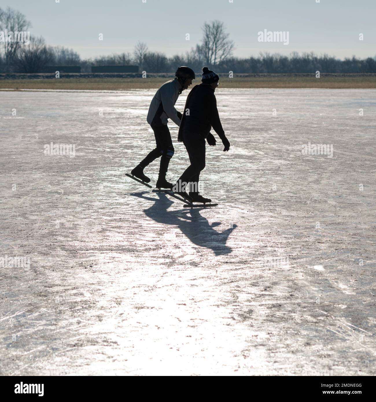 Bluntisham, Cambridgeshire, UK. 23rd Jan, 2023. People enjoy the cold ...