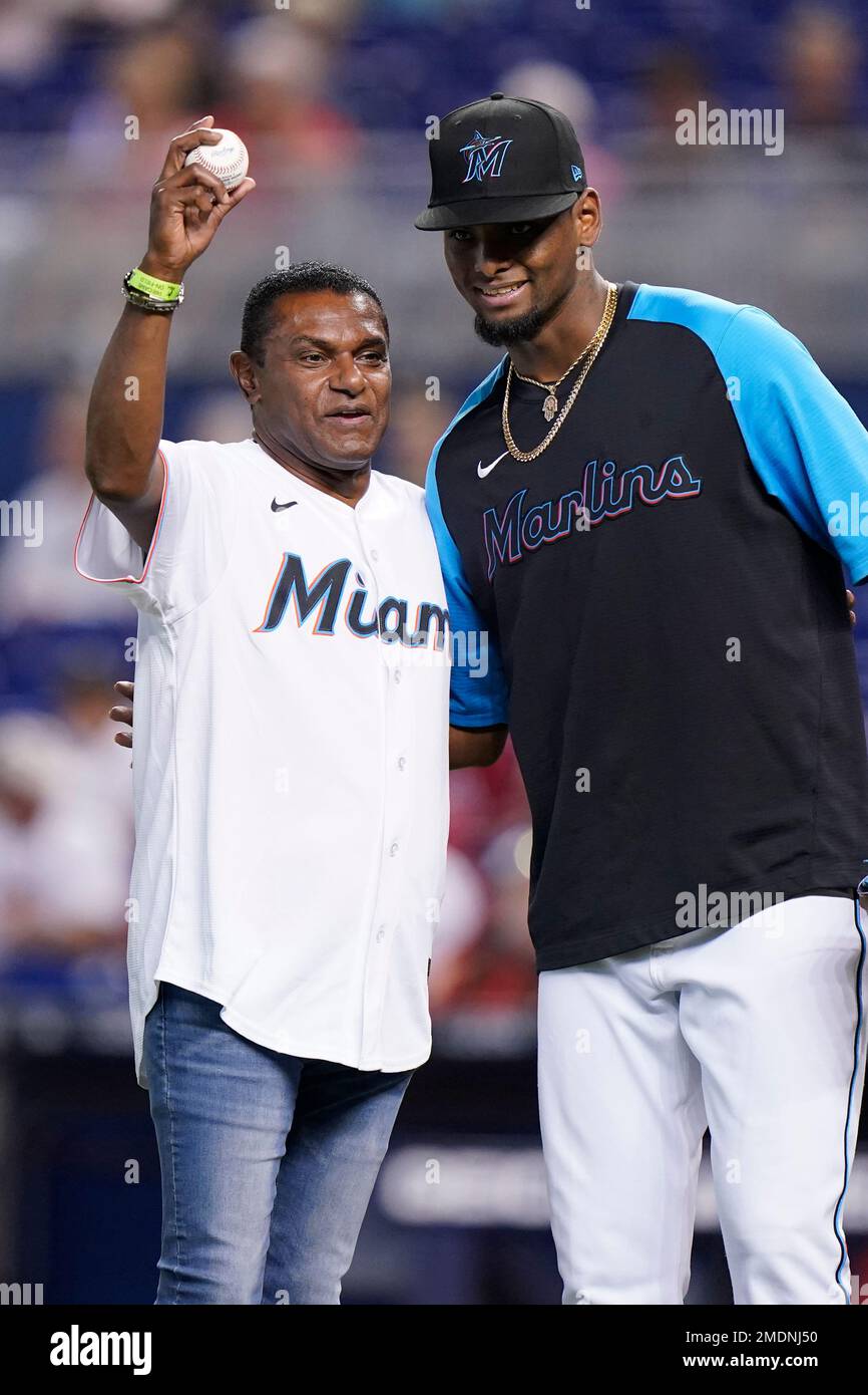 Dominican salsa singer Jose Alberto "El Canario" hugs Miami Marlins ...
