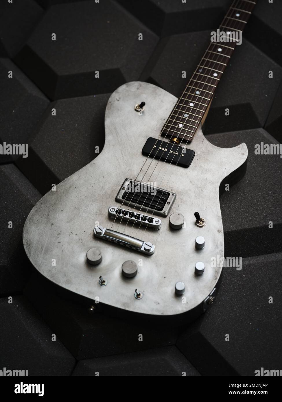 Manson Guitar Works Matt Bellamy DL-0R electric guitar Stock Photo - Alamy