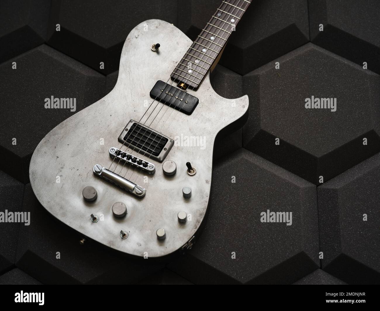 Manson Guitar Works Matt Bellamy DL-0R electric guitar Stock Photo - Alamy
