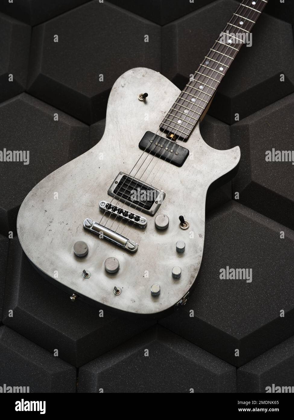 Manson Guitar Works Matt Bellamy DL-0R electric guitar Stock Photo - Alamy