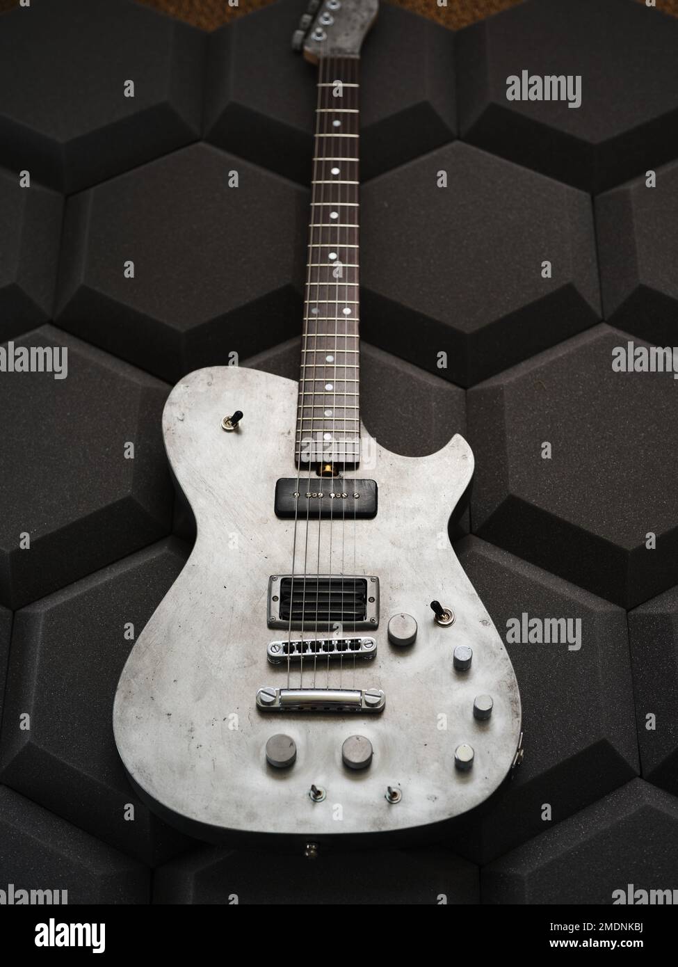 Manson Guitar Works Matt Bellamy DL-0R electric guitar Stock Photo - Alamy