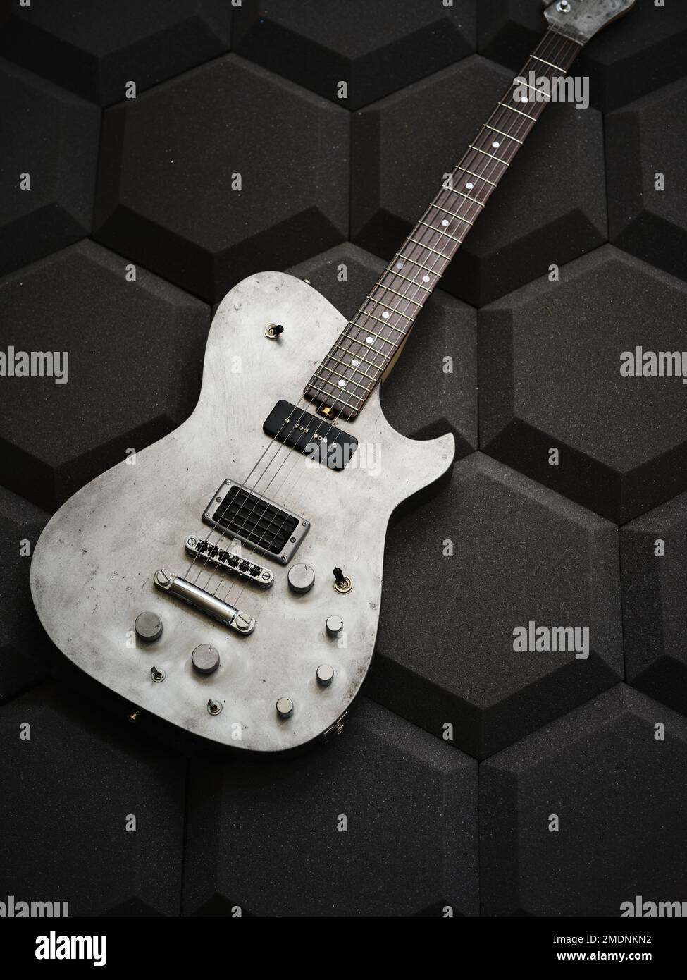 Manson Guitar Works Matt Bellamy DL-0R electric guitar Stock Photo - Alamy