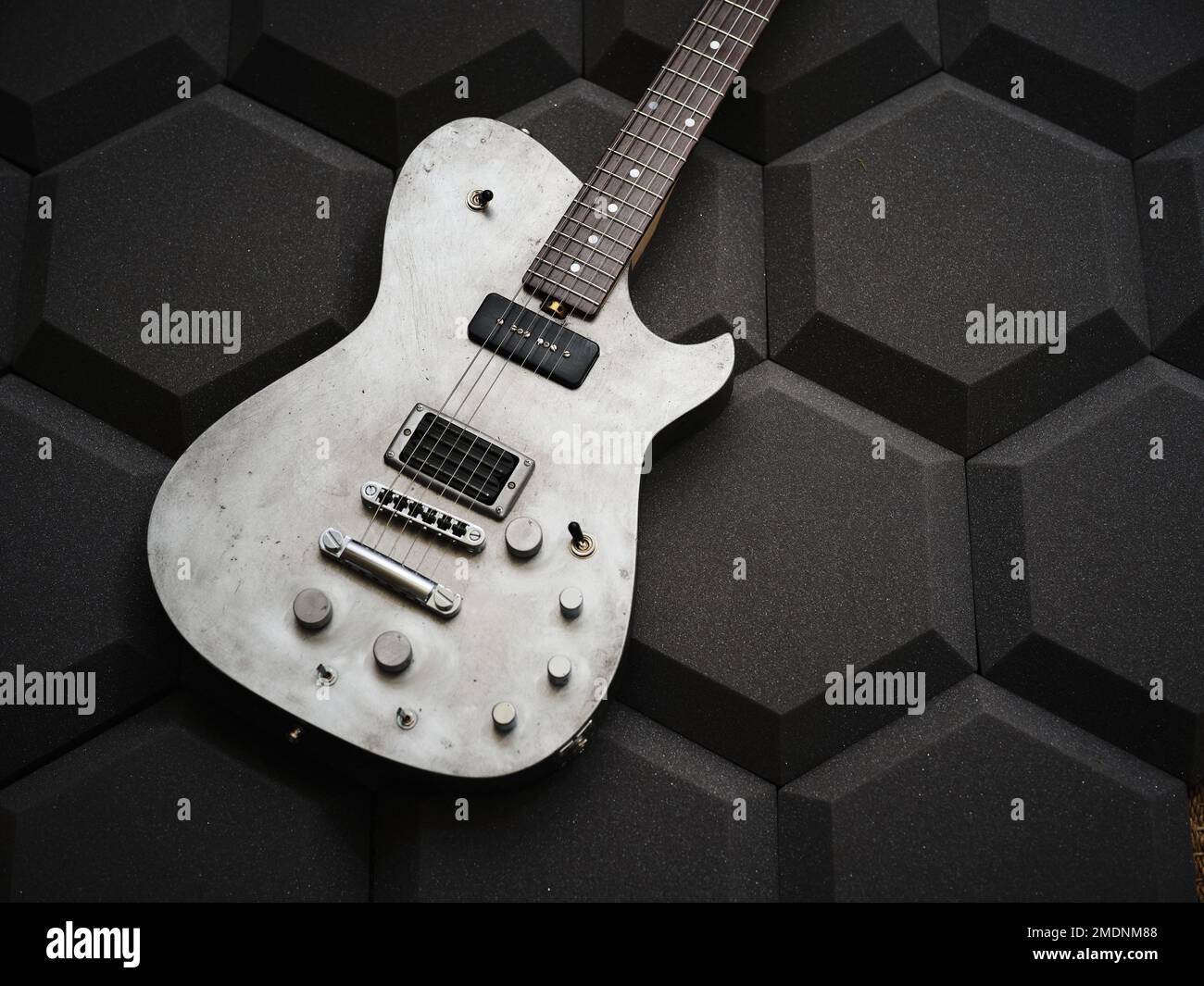 Manson Guitar Works Matt Bellamy DL-0R electric guitar Stock Photo - Alamy