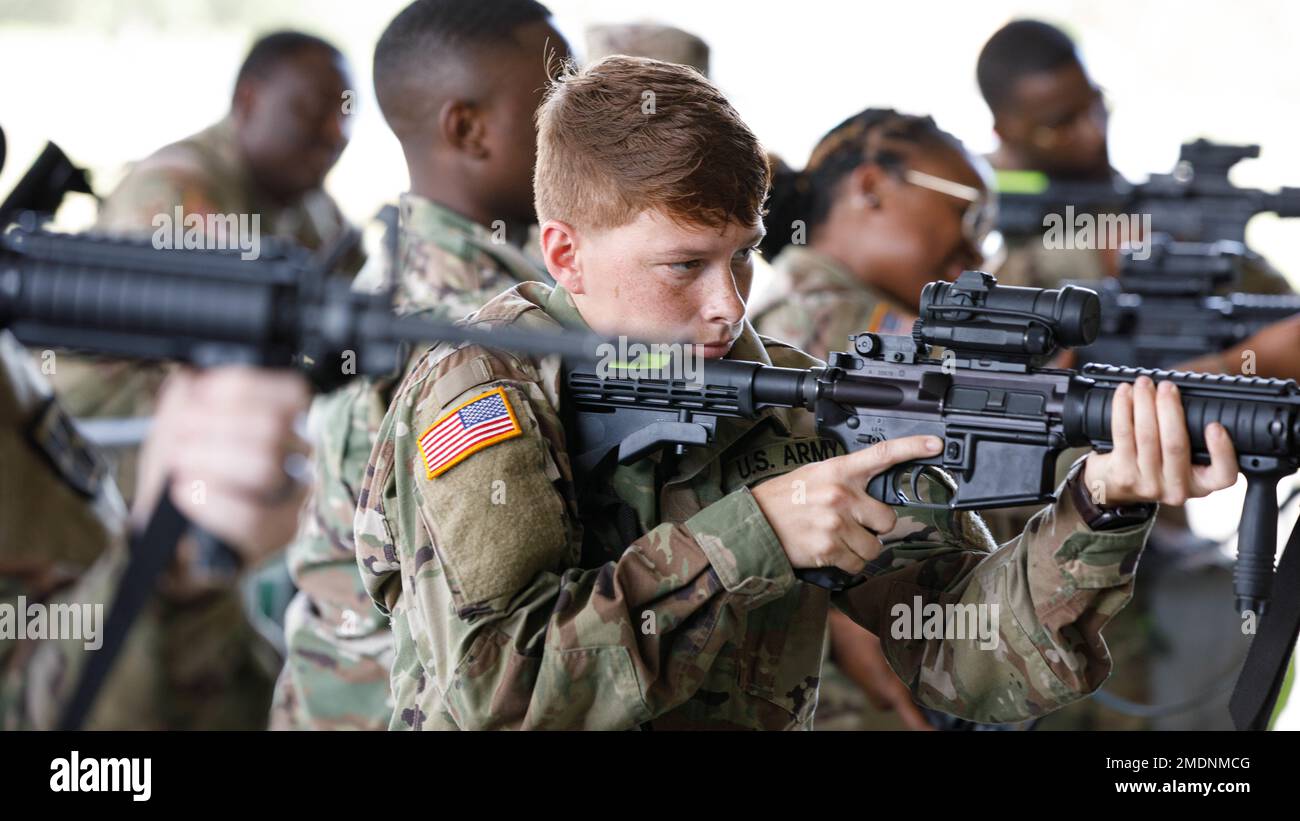 Army Reserve Soldiers from the 290th Military Police Brigade receive ...