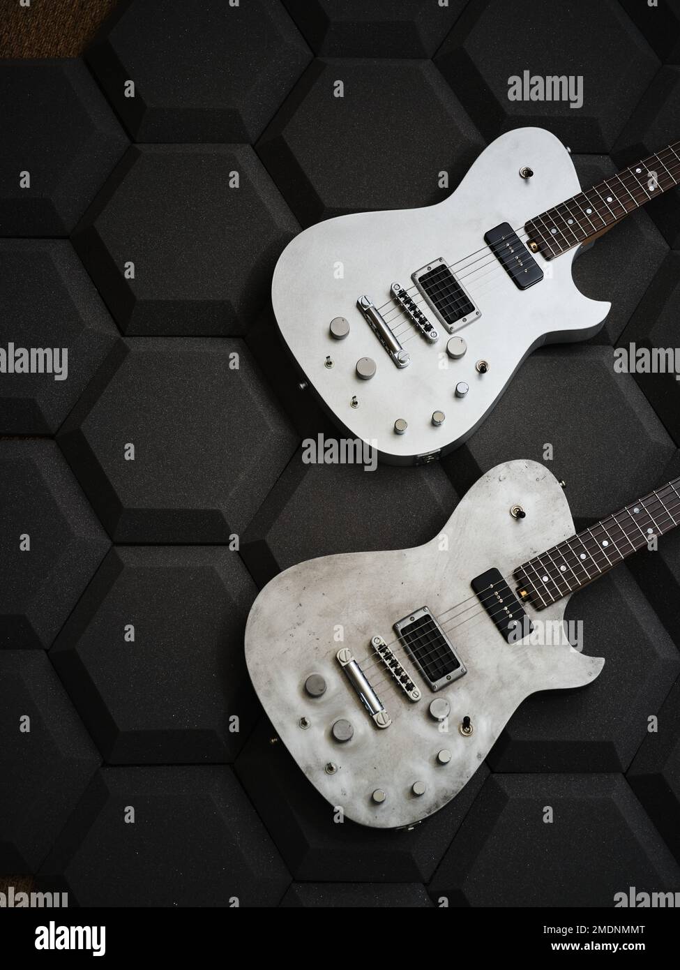 Manson Guitar Works Matt Bellamy DL-0R electric guitar Stock Photo - Alamy