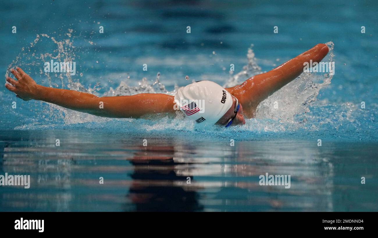 Elizabeth Smith, from the USA, competes at Women's 100m Butterfly - S9 ...