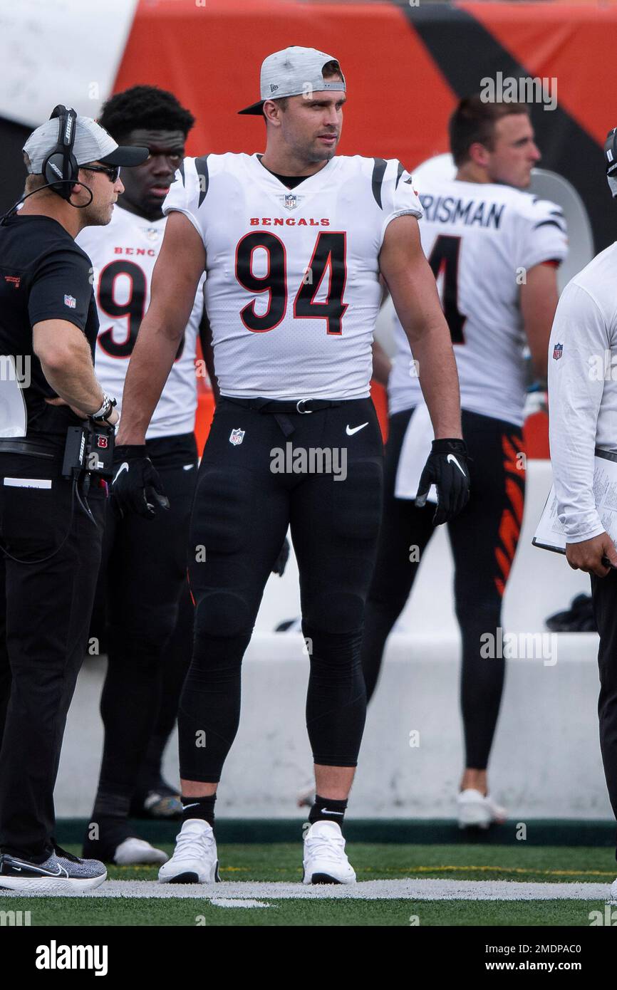 Cincinnati Bengals defensive end Sam Hubbard (94) stands on the ...