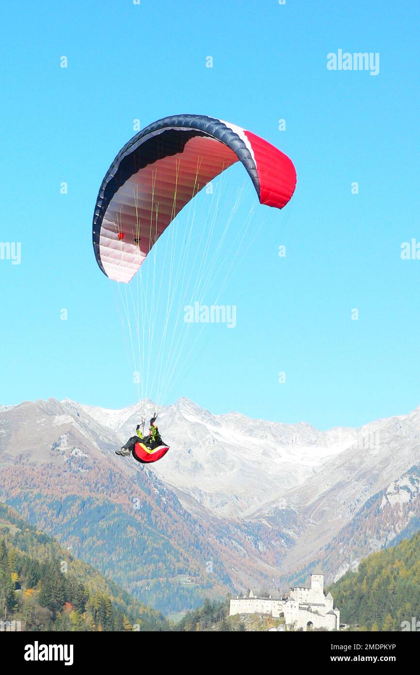 Paragliding athlete hi-res stock photography and images - Alamy