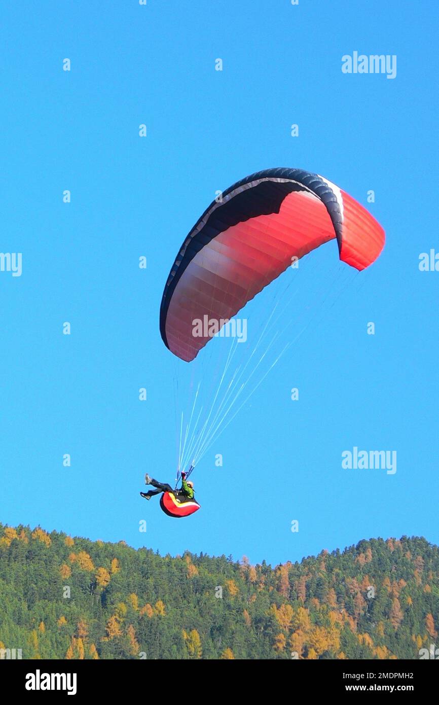 Paragliding athlete hi-res stock photography and images - Alamy