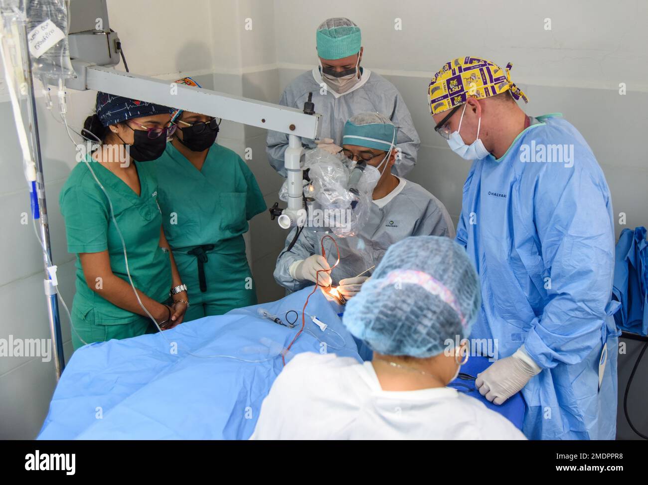 A Honduran ophthalmology team shows U.S. Air Force Lt. Col. (Dr ...