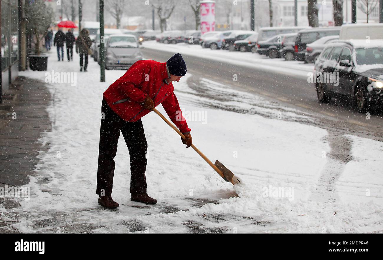 Tief Petra bringt Schnee nach Duesseldorf. Heute mittag kam ein Teil ...