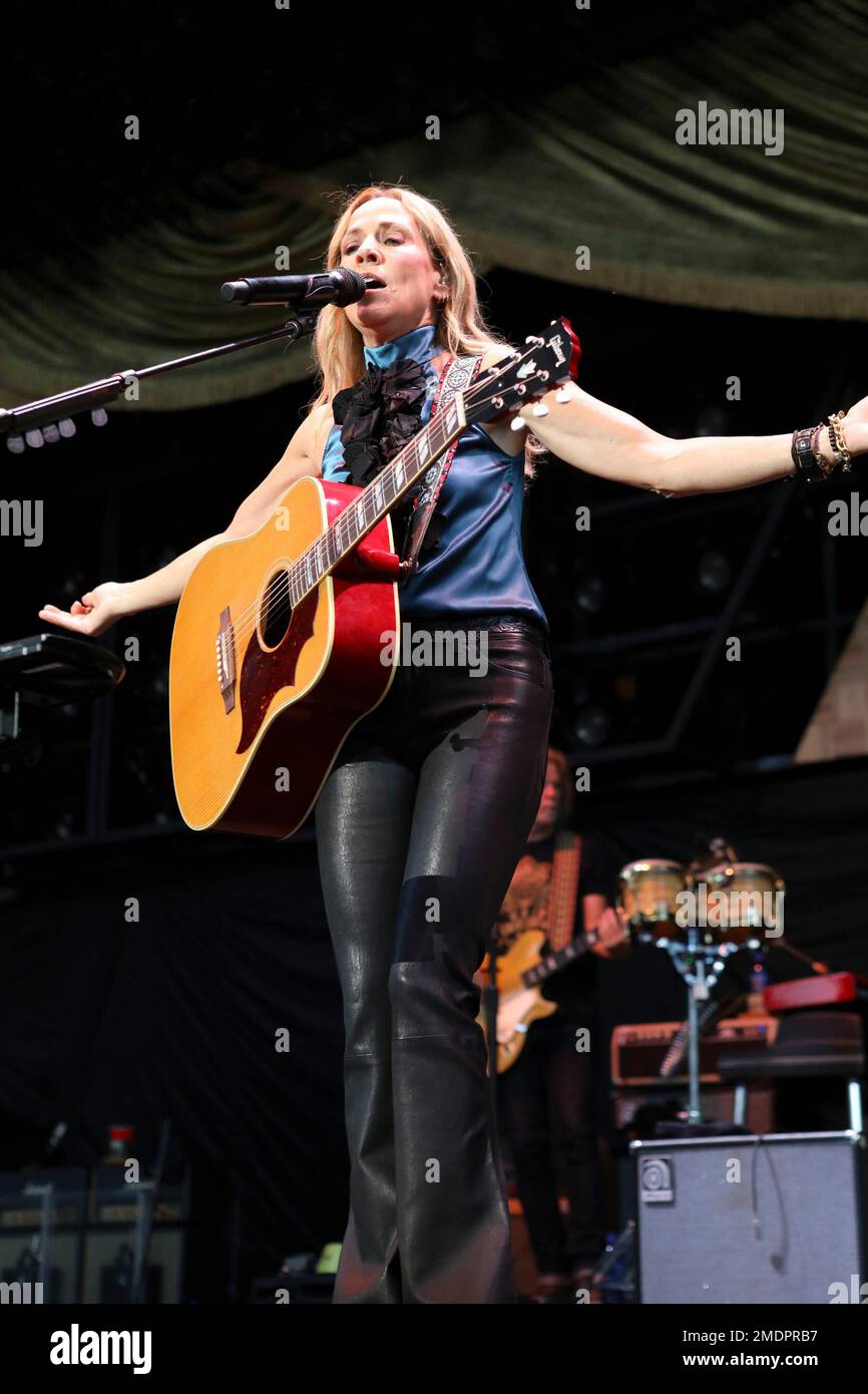 Sheryl Crow Performs at Ameris Bank Amphitheatre on Friday, August 27 ...