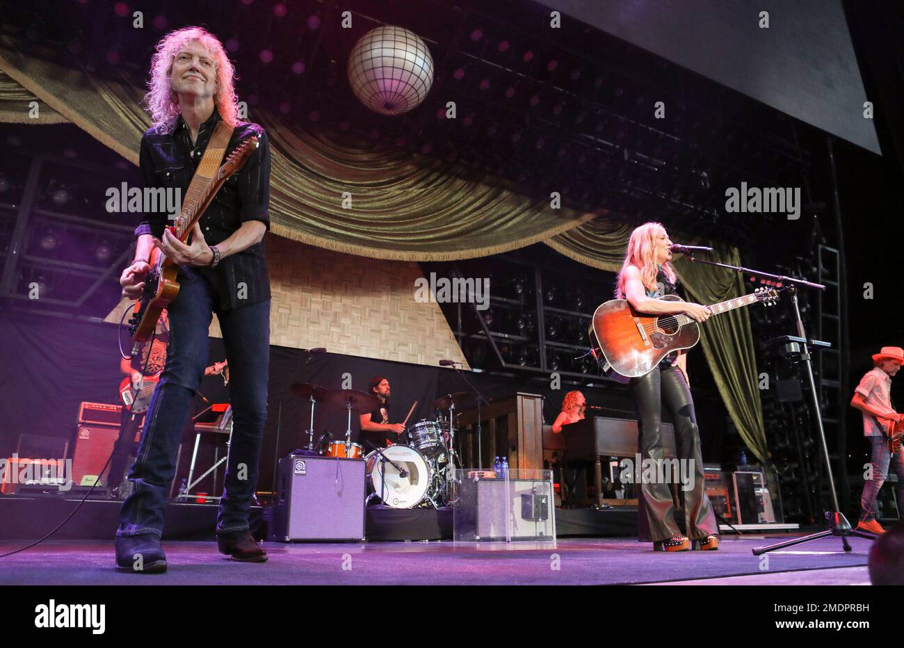 Sheryl Crow Performs at Ameris Bank Amphitheatre on Friday, August 27 ...