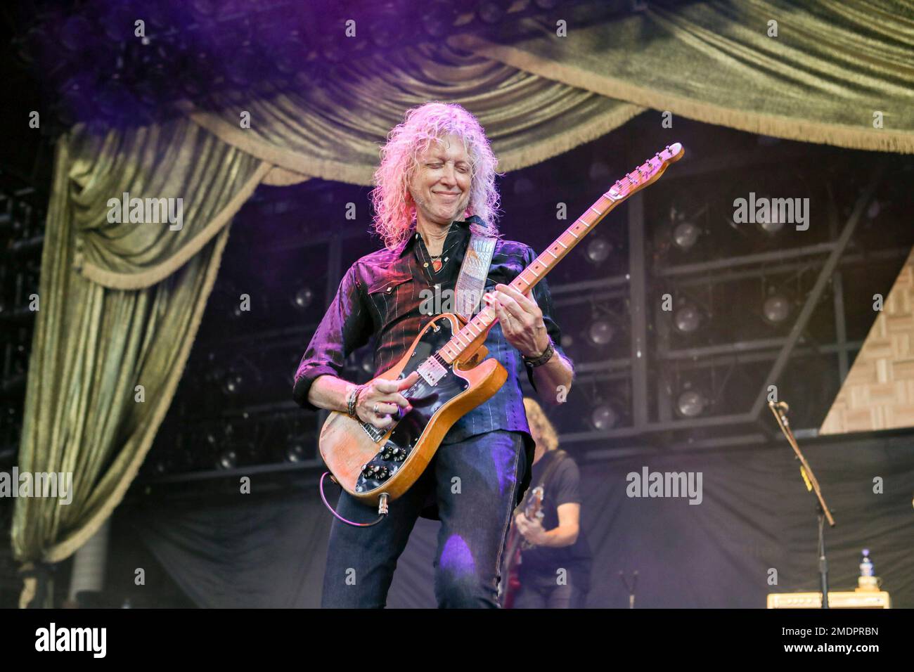 Peter Stroud with Sheryl Crow Performs at Ameris Bank Amphitheatre on ...
