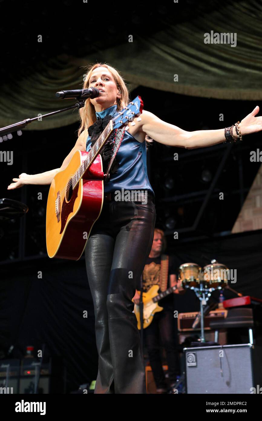 Sheryl Crow Performs at Ameris Bank Amphitheatre on Friday, August 27 ...