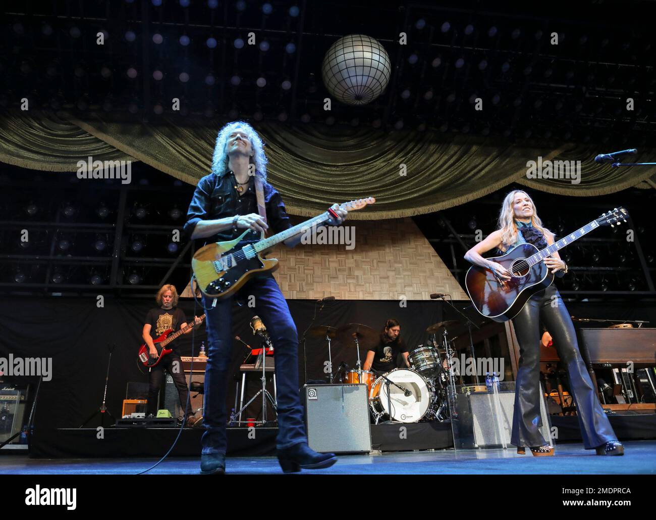 Sheryl Crow Performs at Ameris Bank Amphitheatre on Friday, August 27 ...