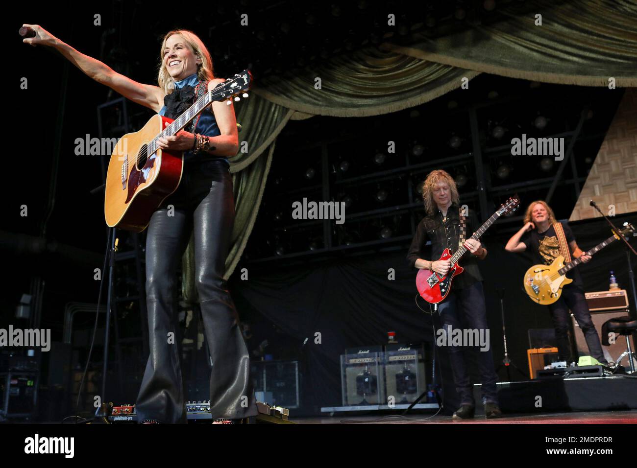 Sheryl Crow Performs at Ameris Bank Amphitheatre on Friday, August 27 ...