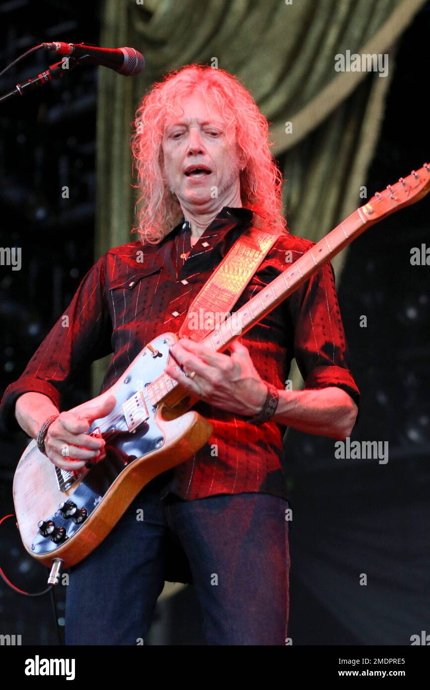 Peter Stroud with Sheryl Crow Performs at Ameris Bank Amphitheatre on ...