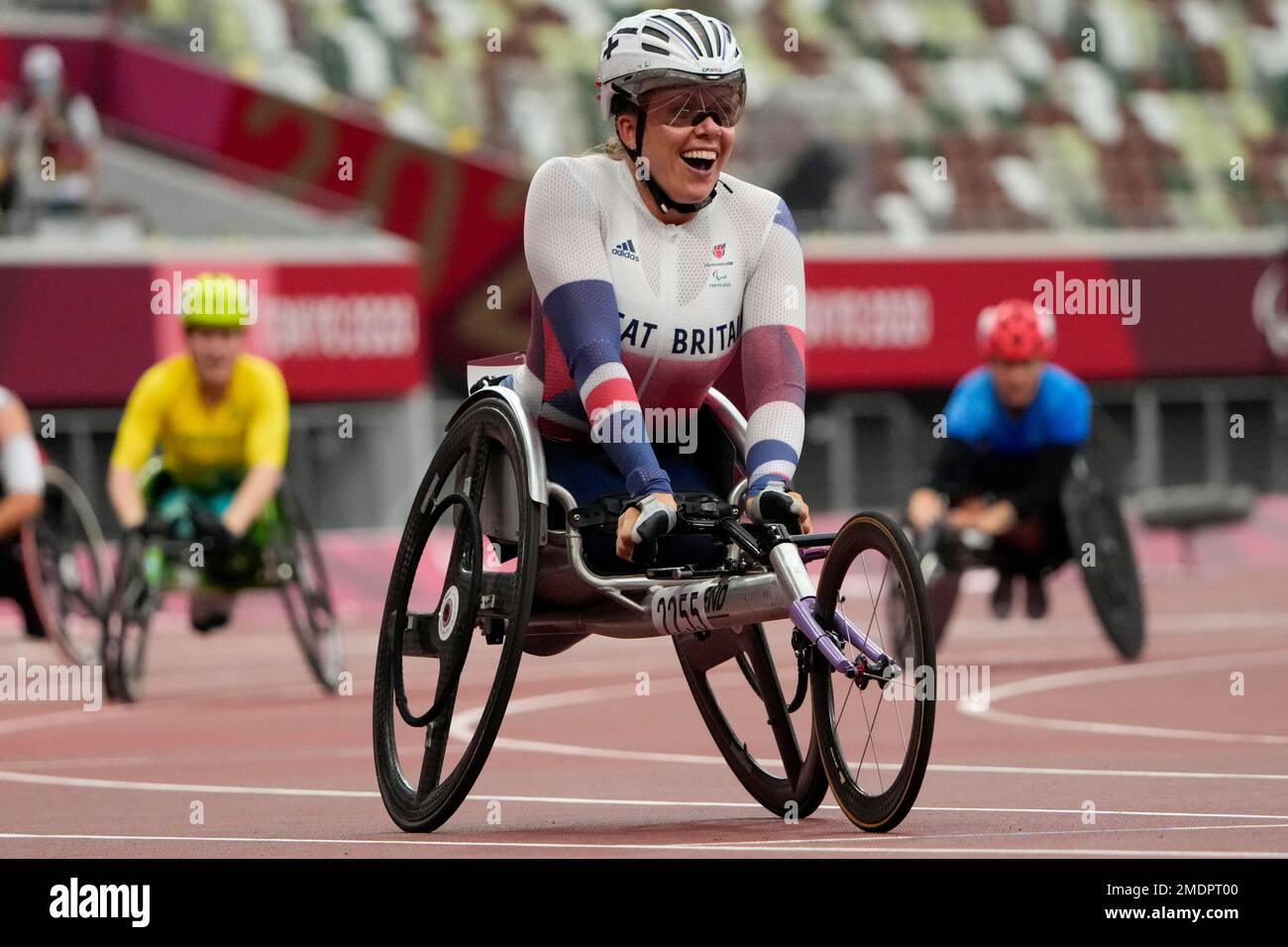Britain's Hannah Cockcroft reacts after winning the women's T34 100 ...