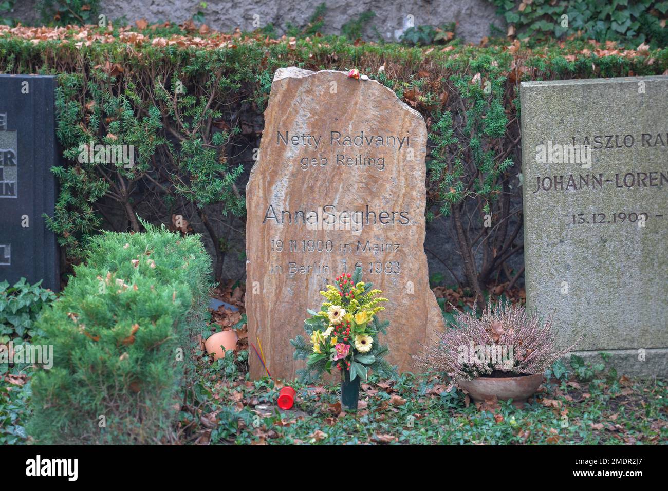Anna Seghers grave, Dorotheenstaedtischer cemetery, Chausseestrasse ...