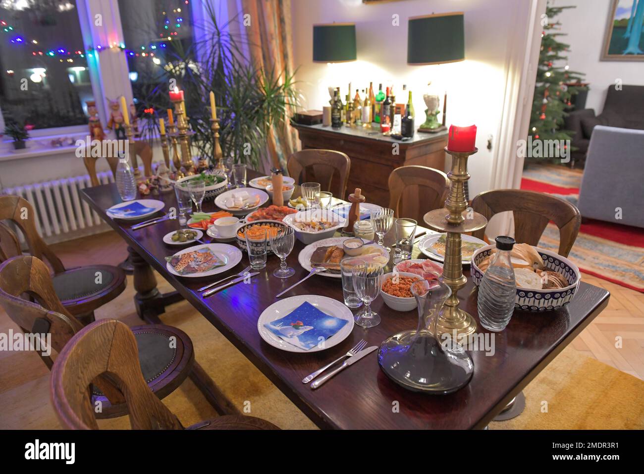 Feast table hi-res stock photography and images - Alamy