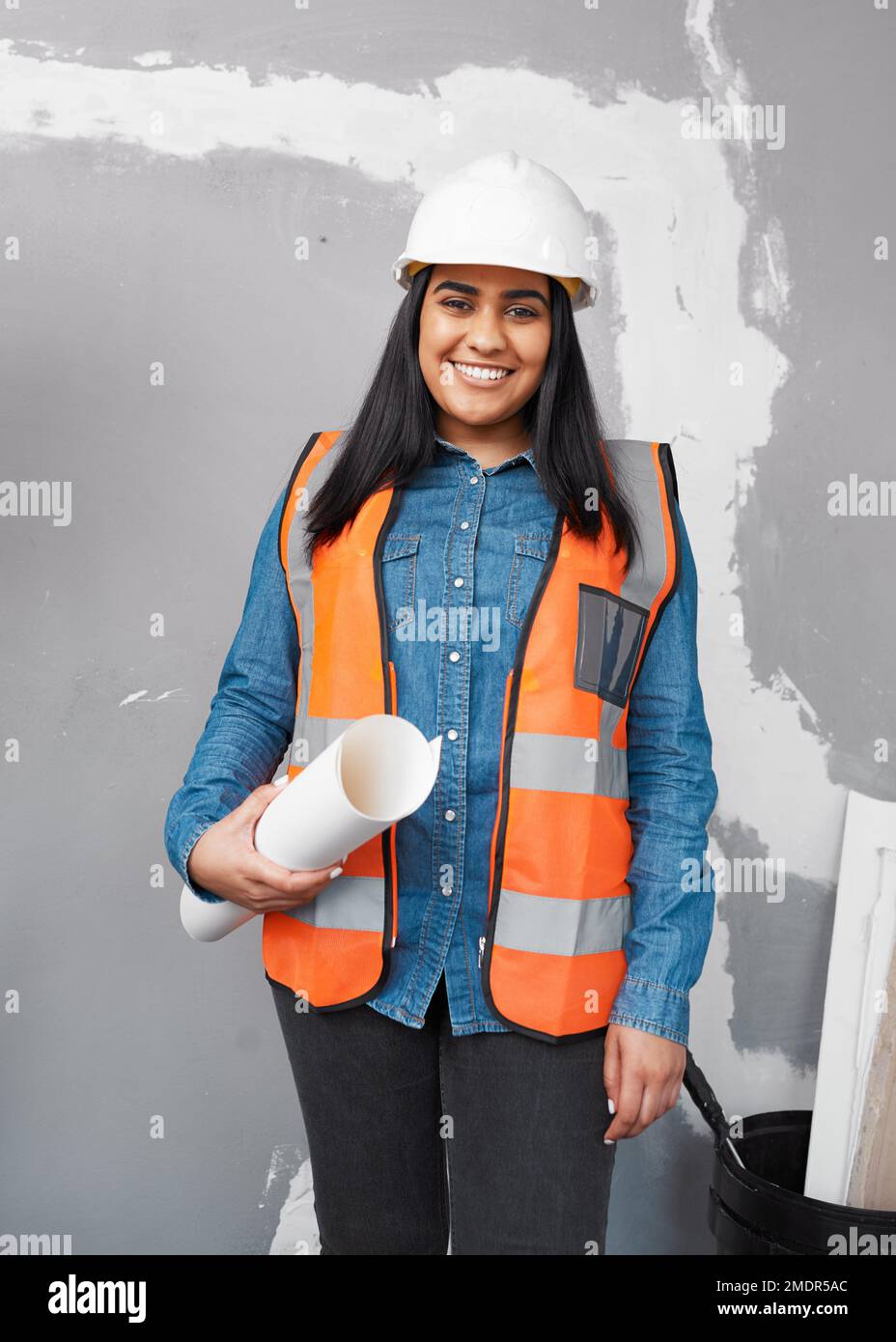 Female asian construction worker hi-res stock photography and images ...