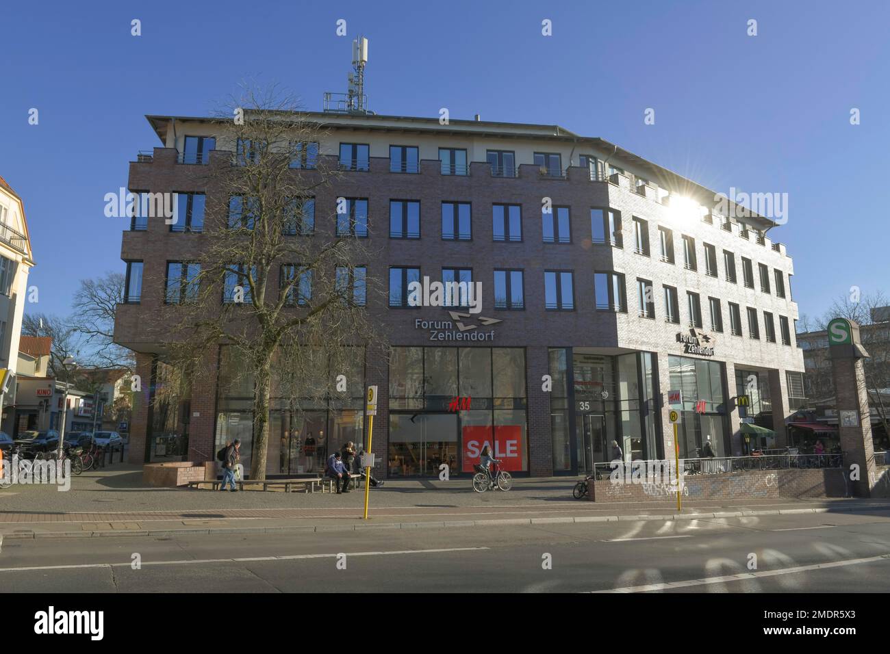 Shopping mall forum steglitz hi-res stock photography and images - Alamy