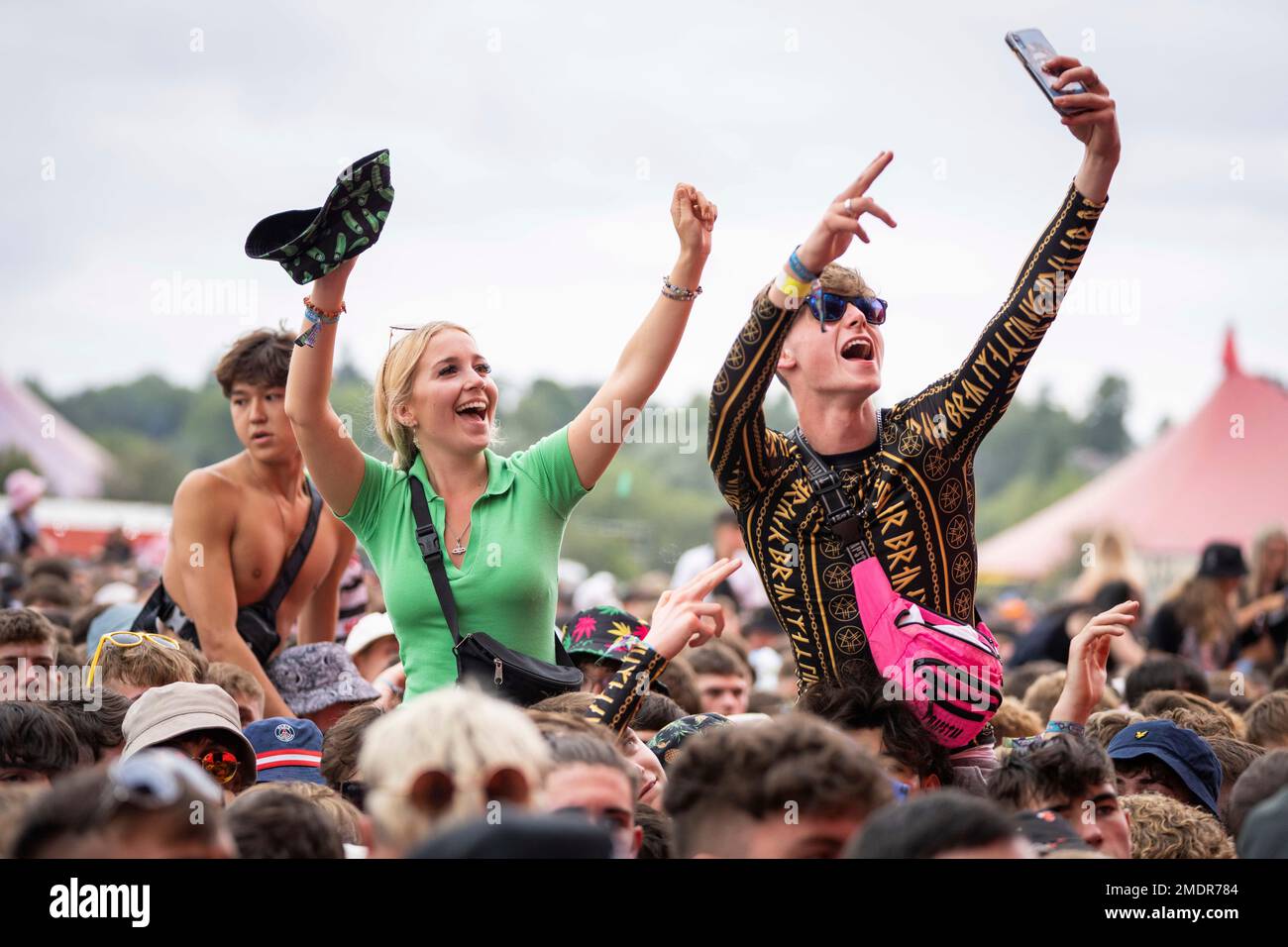 Members of the public cheer at the Main Stage of Reading Music Festival ...