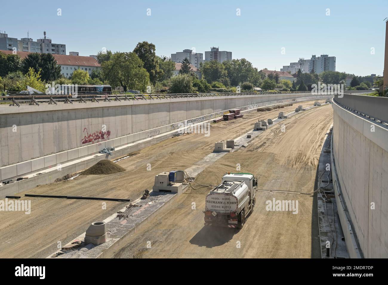 New construction of motorway A100, height Dieselstrasse, Neukoelln ...