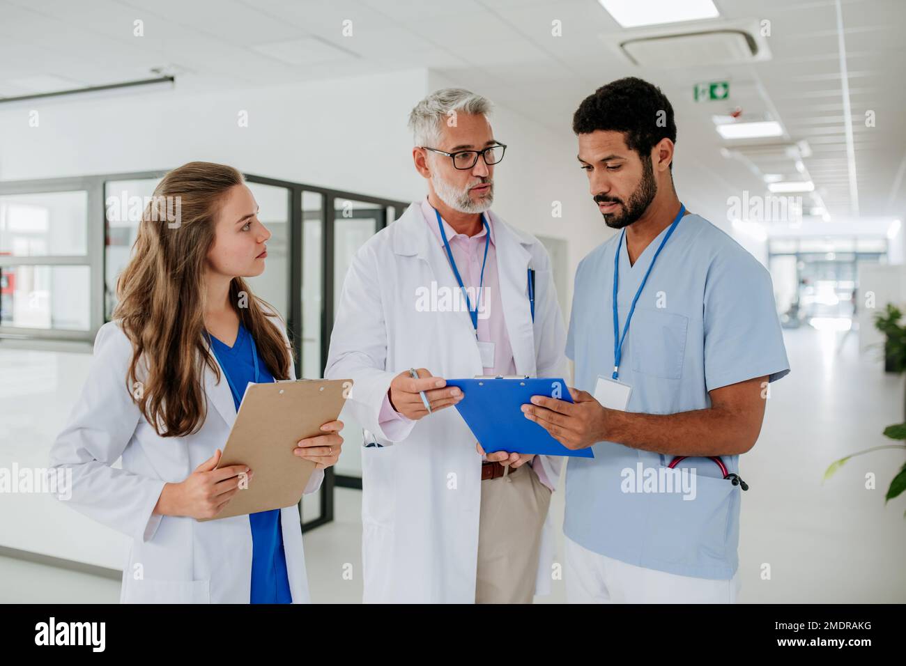 American hospital staff hi-res stock photography and images - Alamy