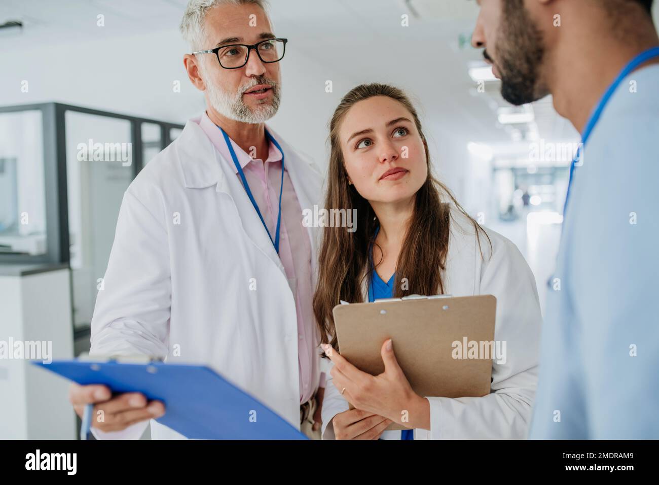 American hospital staff hi-res stock photography and images - Alamy