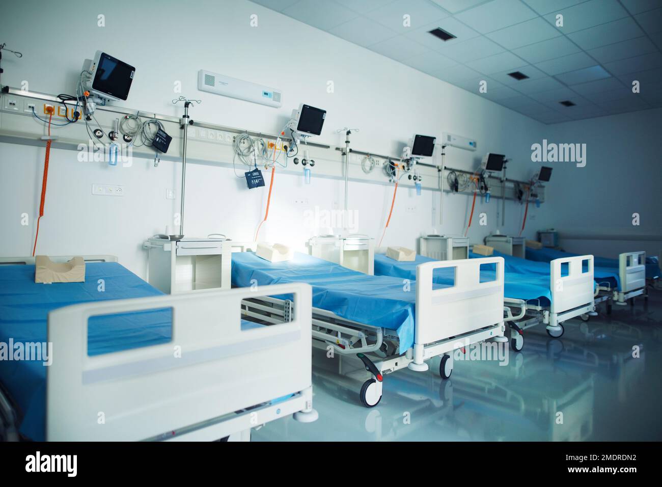 Empty hospital bed hi-res stock photography and images - Alamy