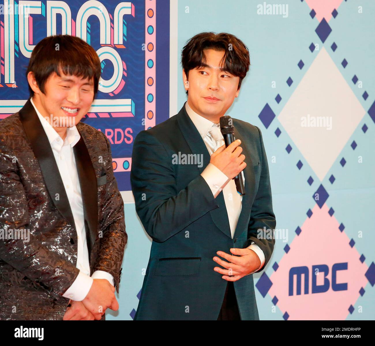 Kian84 and Lee Si-Eon, Dec 29, 2022 : Webtoon artist Kian84 (L) and ...