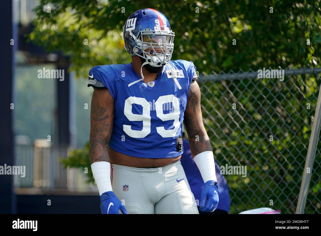 New York Giants defensive end Leonard Williams steps on the field at ...
